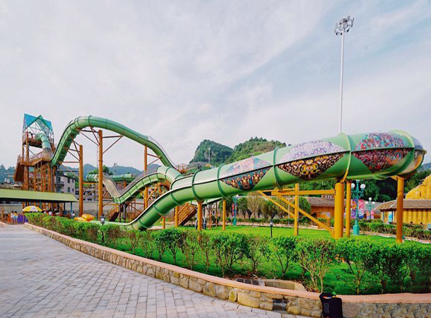 water coaster spary and splash